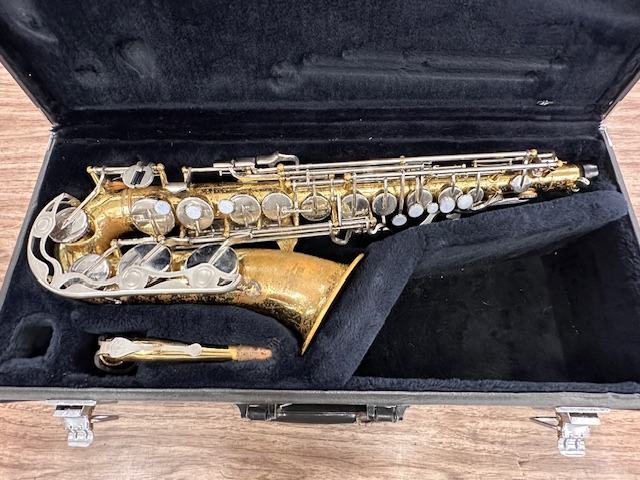 ITEM #337319A Yamaha Alto Saxophone - Ford & Ford Auctioneers